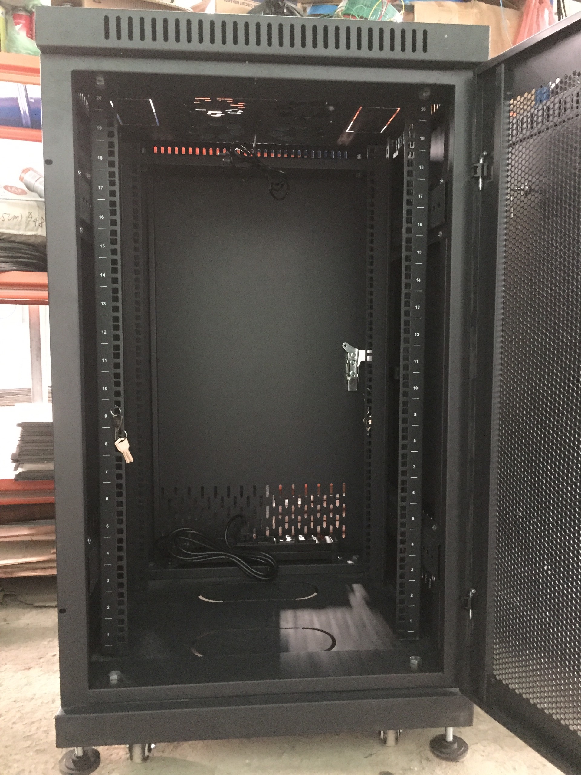 Tất tần tật về chiếc tủ rack 20U – Cơ điện Hà Nội