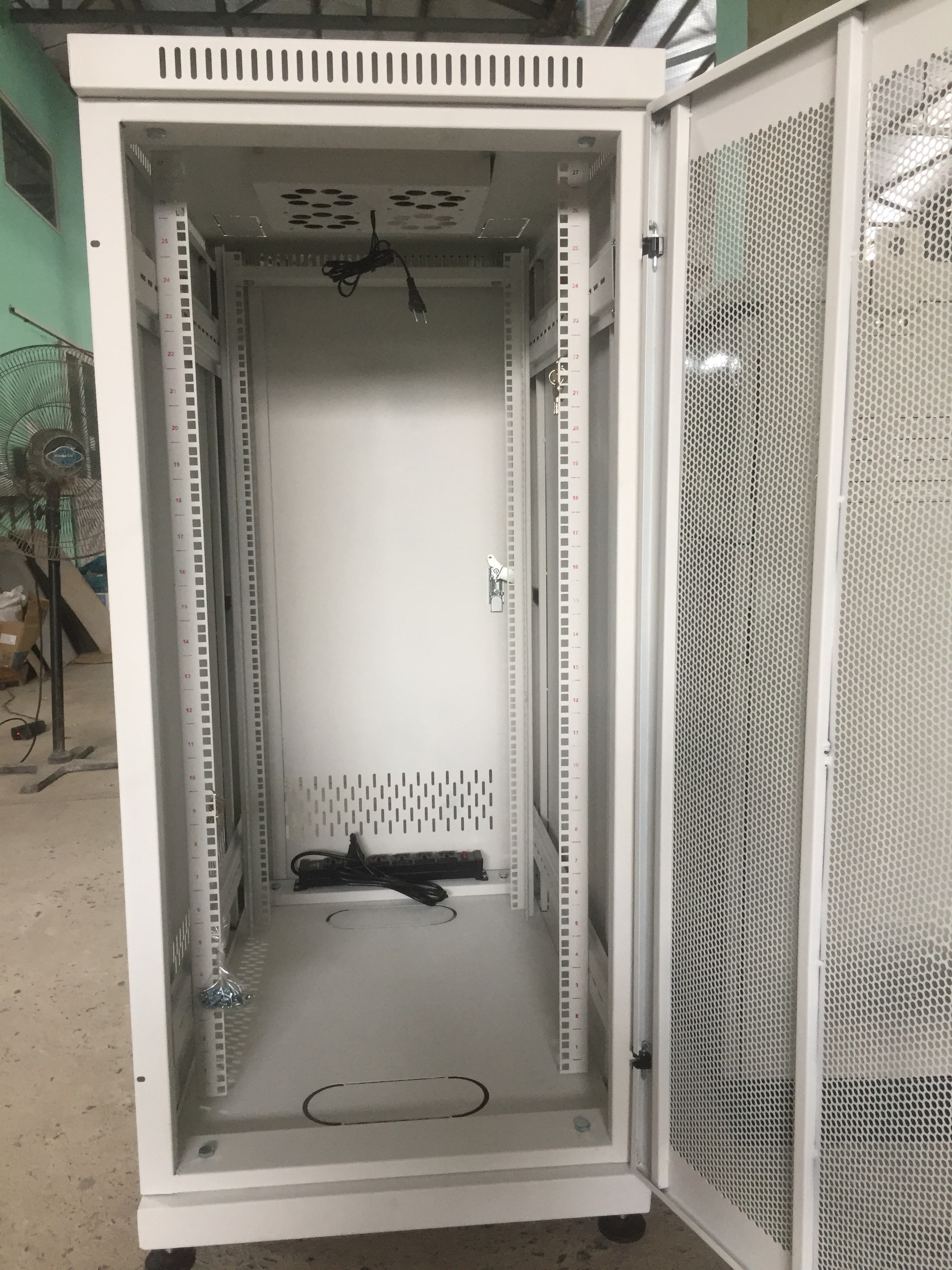 REVIEW tủ rack , tủ mạng 20U D600 giá rẻ thương hiệu SeArack