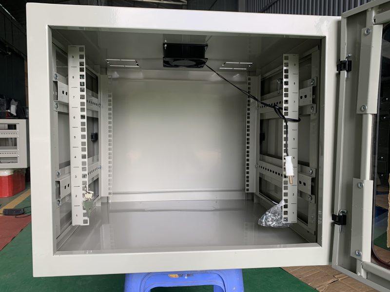 Tìm hiểu chiếc tủ rack , tủ mạng 9U D600 giá rẻ thương hiệu SeArack